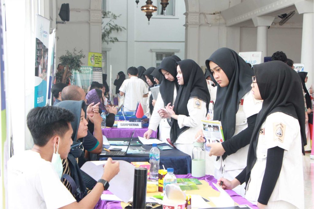 SMA IIHS Gelar Acara Campus Expo 2023, Perkenalkan Beragam Perguruan ...